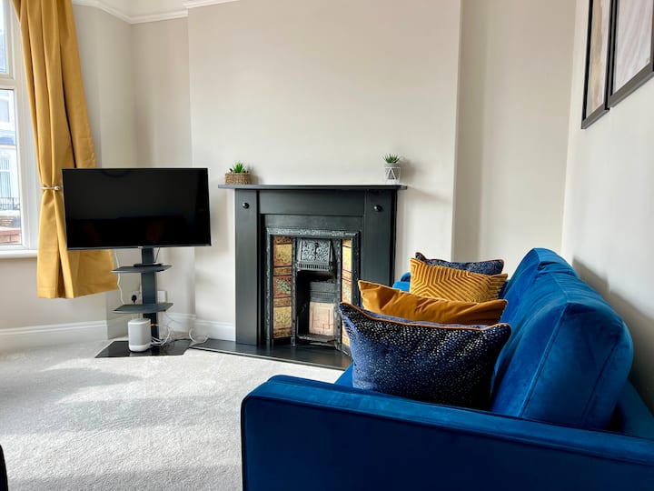 Spacious, Centrally Located 4 Bedroom - Cardiff