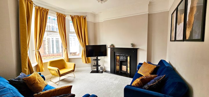 Spacious, Centrally Located 4 Bedroom - Cardiff