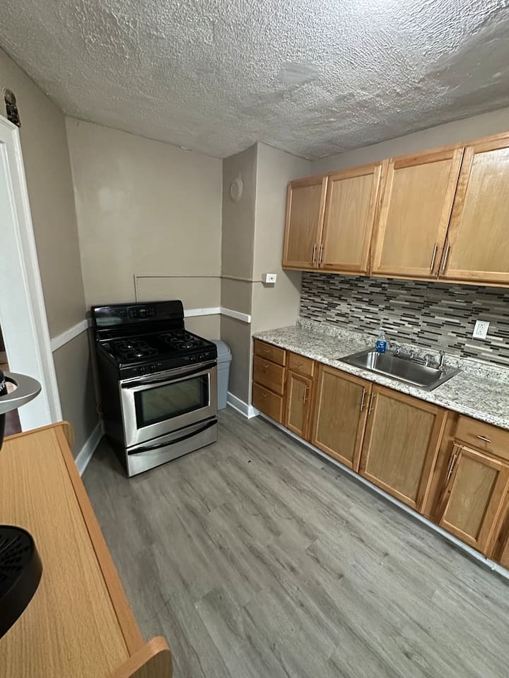 Upper Flat In East Detroit - Grosse Pointe, MI