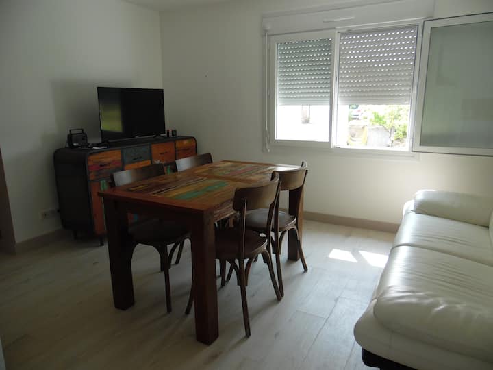 Petite Maison Dans Propriété Fermée - Sète