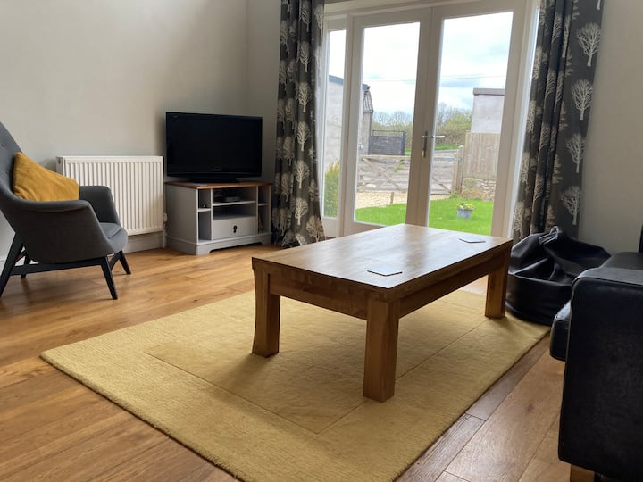 The Llama Farm Stay - Cottage On A Llama Farm - Shepton Mallet