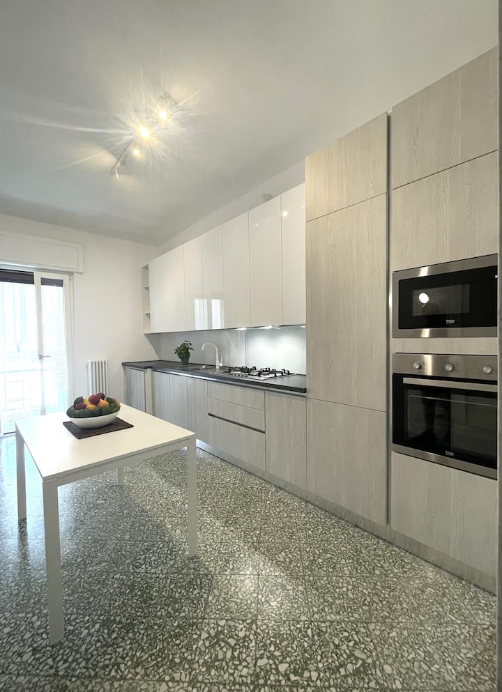 Easystay Bari 3 : Camera Confortevole E Spaziosa - Bari