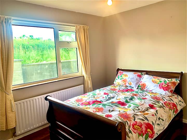 Beautiful Nestled In Valley & Surrounding Woods - Wicklow