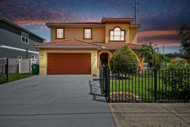 Private Home+gameroom, 4br/3.5bth, Sleep 12 - Tampa