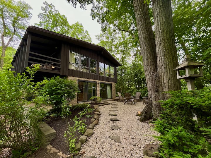 Iconic Mid-mod West Akron Home | Amazing Location! - Akron, OH