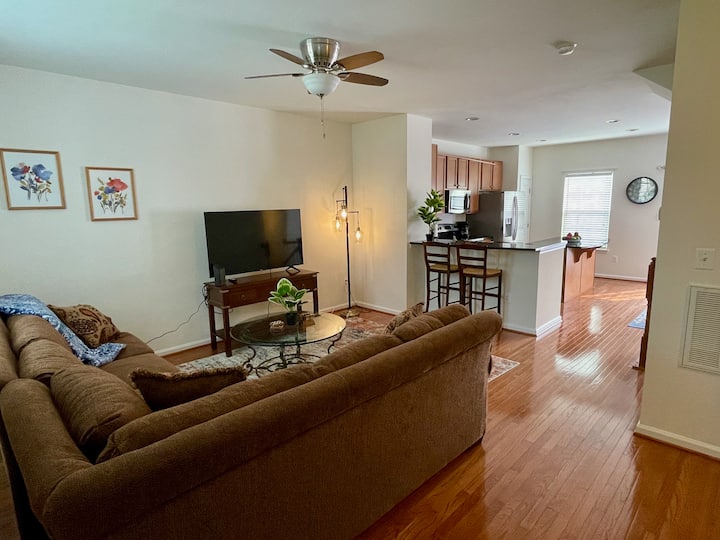 Brand New Private Room, Comfy & Stylish Townhouse! - Charlottesville, VA