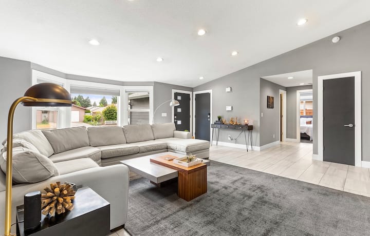 Modern East Vancouver Home - Vancouver, WA