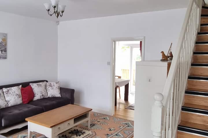 Spacious 2 Bedroom House With Garden In London - Enfield, UK
