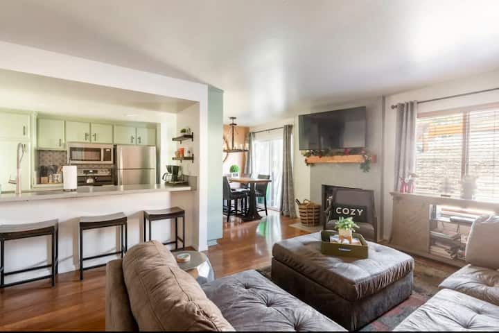 The Snowflake Suite Getaway By The Village - Mammoth Lakes, CA