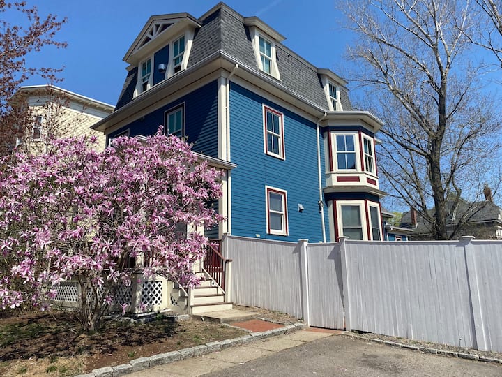 Ground Floor House With Garden & Parking - Somerville, MA