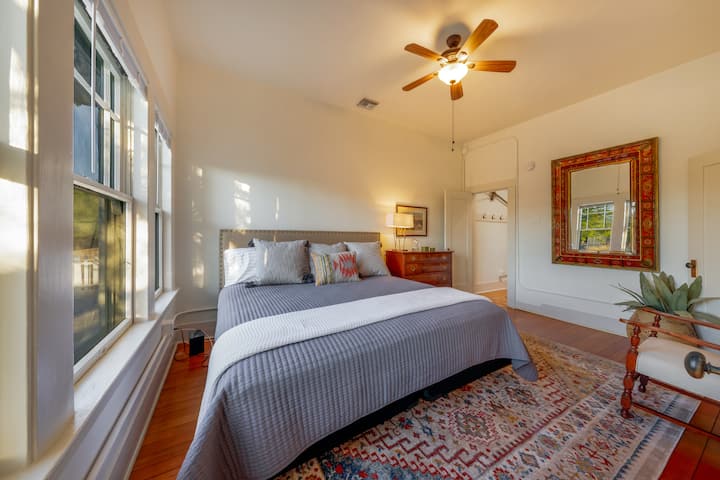 Charmer | 3 Blocks From Uofa | 1 Br 1 Ba | Sleep 3 - Tucson, AZ