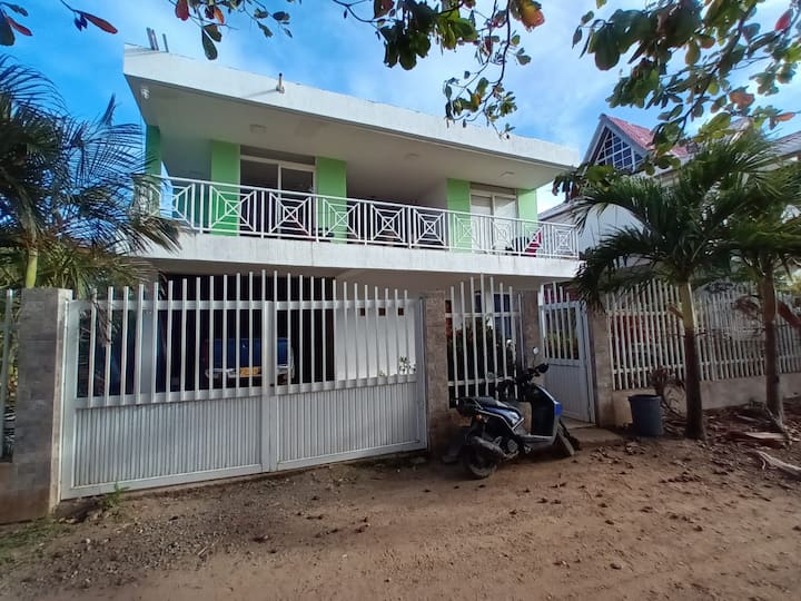 Apto Familiar A 8 Min De La Playa De Spratt Bight - San Andrés