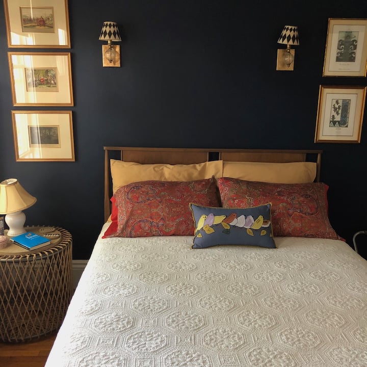 Hocus Pocus Charming Room - Beverly, MA