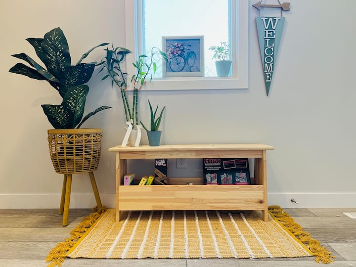 Boho Chic Retreat :A Stylish Airbnb 4 Bedroom Home - Calgary