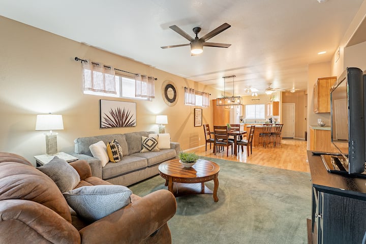 Comfortable East Mesa Home- Quiet, Gated Community - Mesa, AZ
