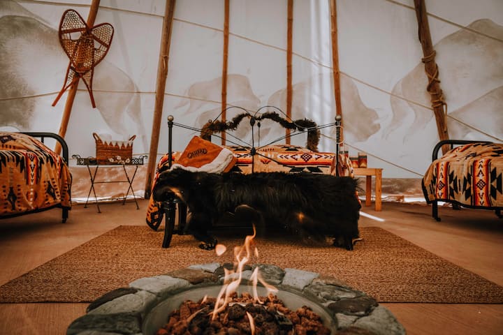 Bison Spirit Tipi | Authentic Glamping Experience - 알버타