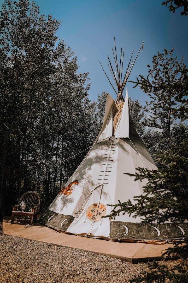 War Horse Spirit Tipi | Authentic Glamping - Alberta