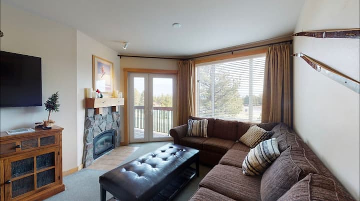 Ski In Ski Out With Views, Pool, Hot Tub & Gym! - Mammoth Lakes, CA