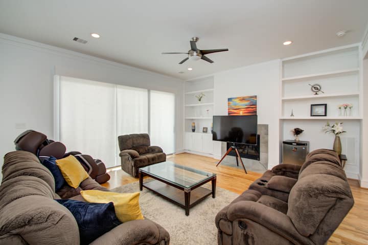 Modern Luxury Family Home In Montrose W/ Parking! - Houston, TX