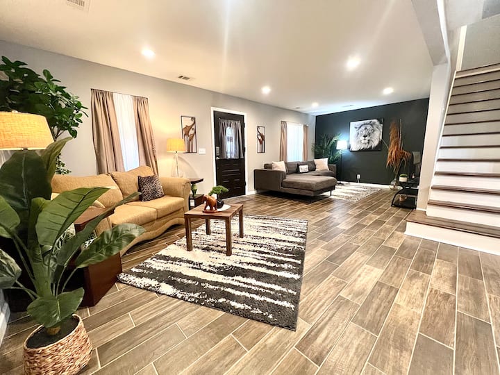 King Bed -3 Bd 3 Bth Spacious Hidden Gem! - Southaven, MS
