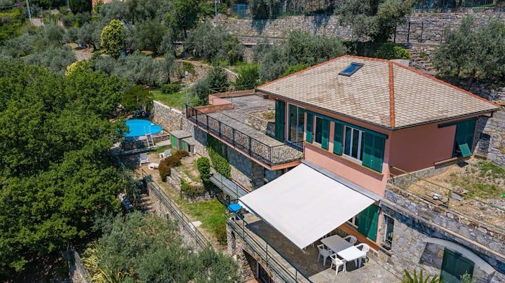 Villa W/ Pool, Sea View & 5 Br – Recco - Ligurië
