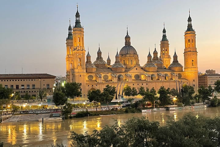 Apartamento Con Vistas Al Pilar Con Aparcamiento - Zaragoza