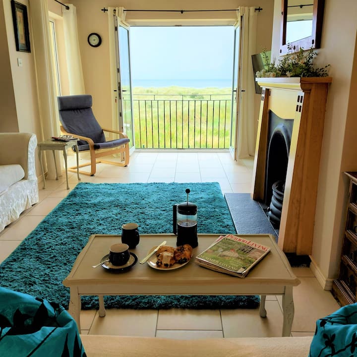 Sandy Feet Retreat - Beach Front Apartment - Castlerock