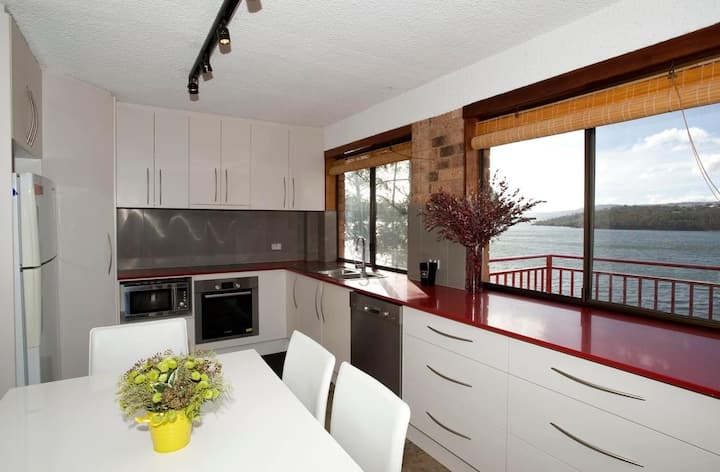 Pontis  Waterfront Apartment - Jindabyne