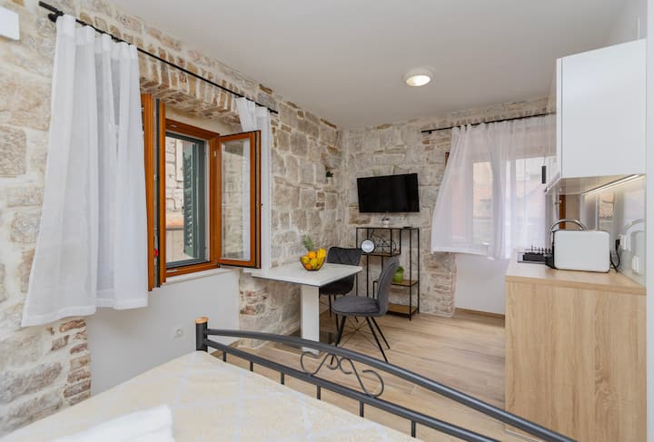 Studio Apartman(2) - 1001 Listić - Centar Grada - Split