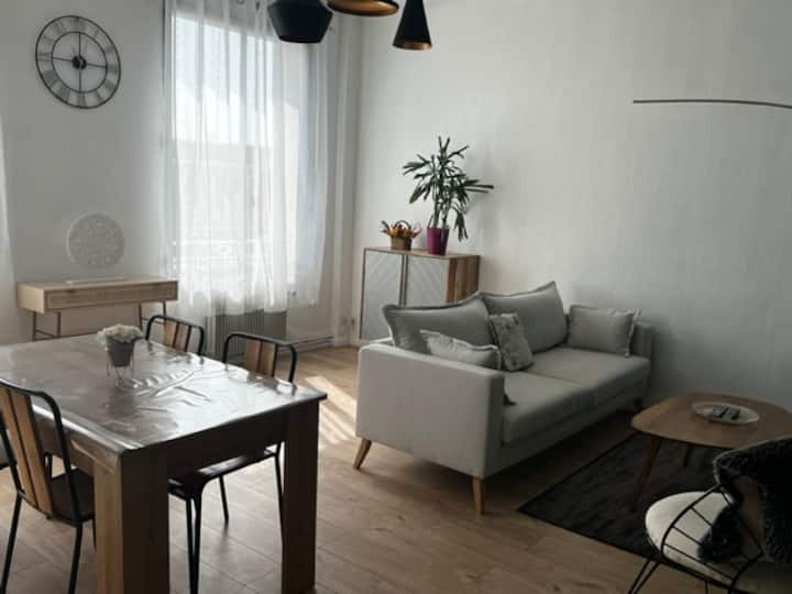 Douai 2 : Joli Appartement Face à La Gare - Douai