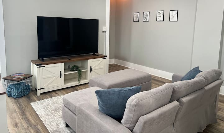 Two-story Downtown Apt In Desirable Lancaster - Lancaster, PA