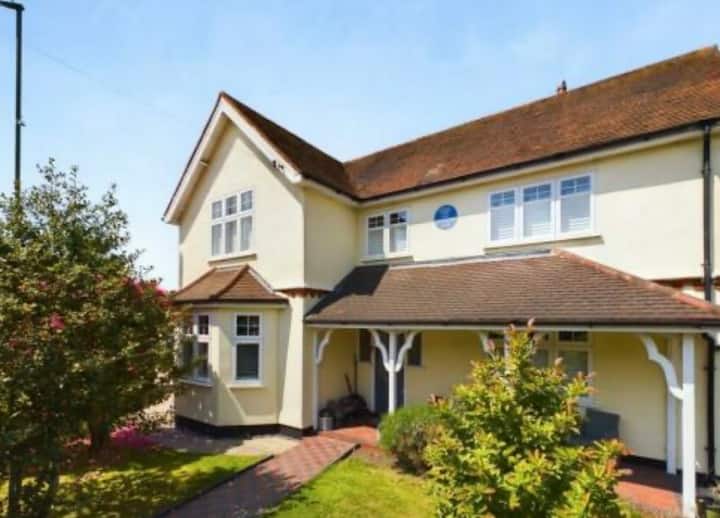 Historic Blue Plaque Family House, Ideal Location! - 판햄