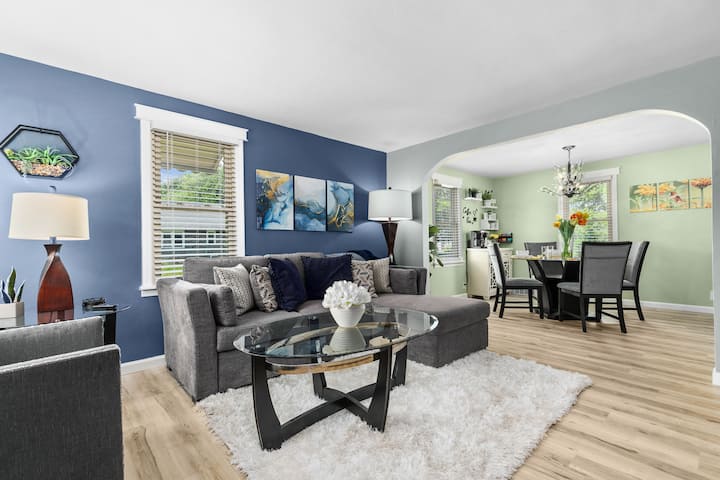 Appleton 2 Br Home - Fox Valley Furnished Rentals - Appleton, WI