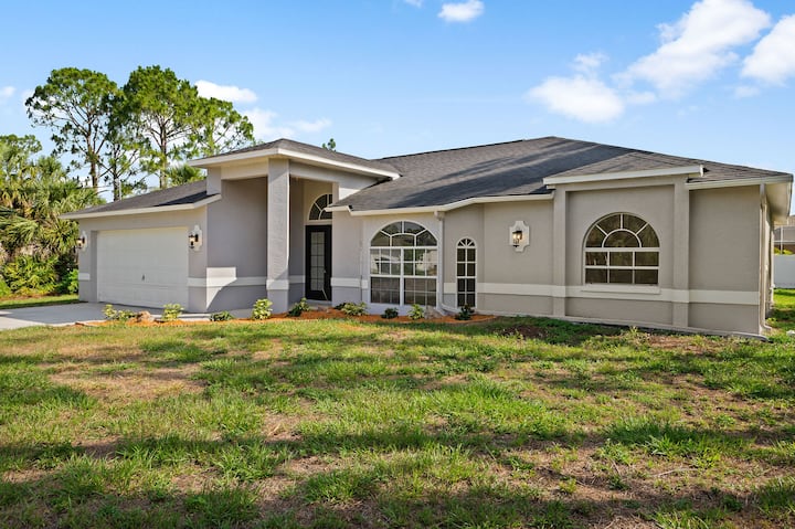 Newly Updated House On Large Lot/large Parking - North Port, FL