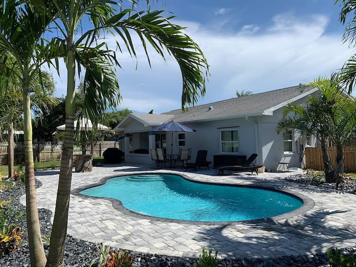 Pelican Landing 3 Bed 2 Bath W Private Pool - 