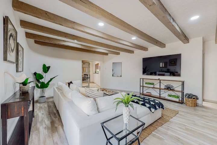 Luxury Wellness Retreat Heated Indoor Pool • Spa - Albuquerque, NM