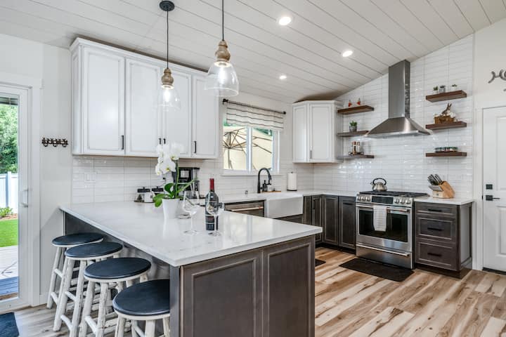 Stunning New Horse And Hare Inn. - Murphys, CA