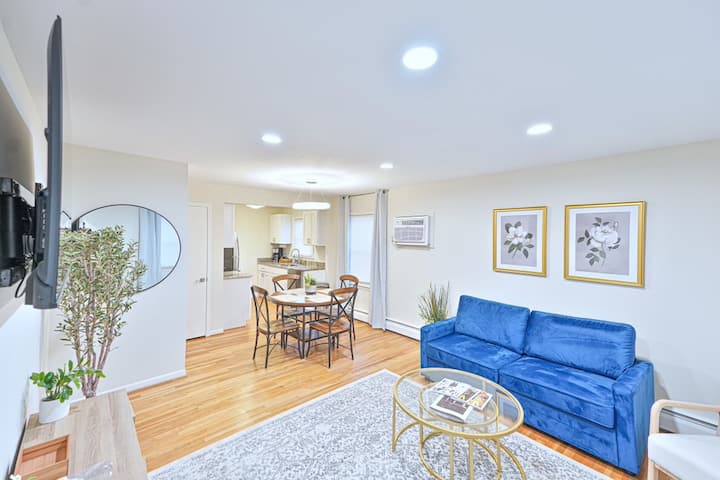 Royal Oak Spacious Condo - Bloomfield Township, MI