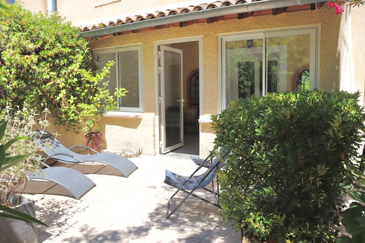 La Maison De Rachel (4 Per) Avec Piscine / Jacuzzi - Lunel