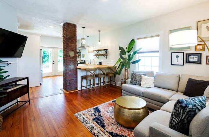 Cozy Downtown Cottage! - Charlottesville, VA