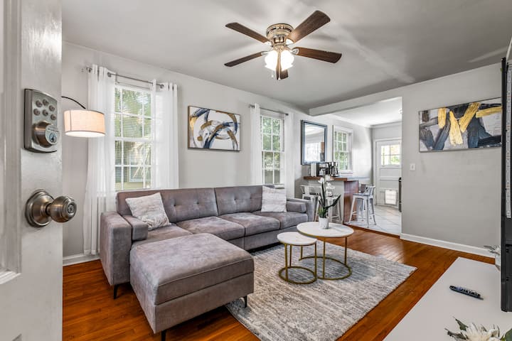 East Hill Manor Large Double Apartment Villa - Pensacola, FL