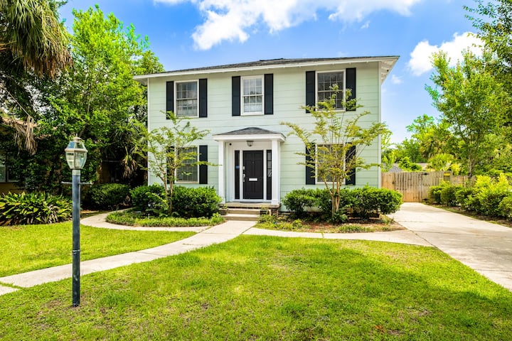 East Hill Manor Large Double Apartment Dwelling! - Pensacola, FL