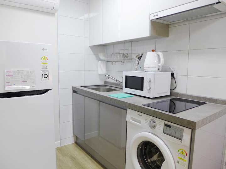 Clean Apt/bath/elevtr/3min Walk Hongik St - 서울특별시