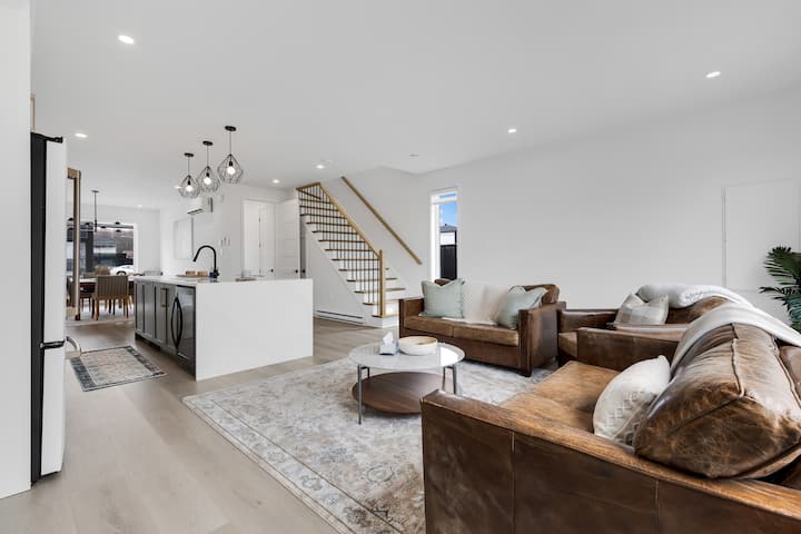 5-star Townhouse | Jacuzzi | Family Area | Mirabel - Mirabel