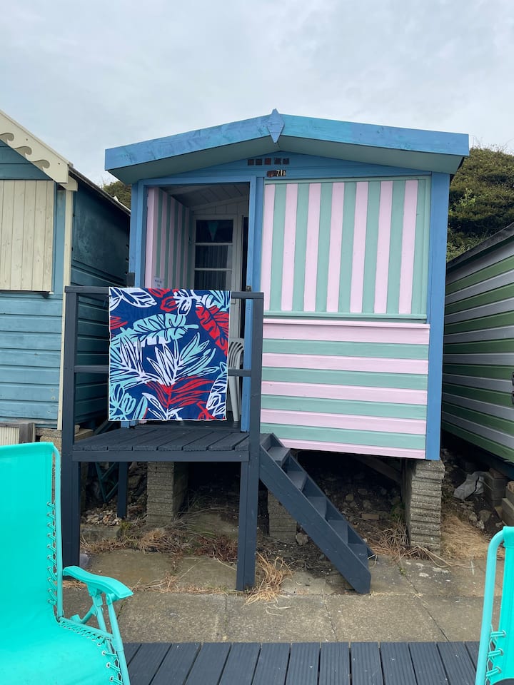 Beach Hut With Stunning Sea Views - Day Use Only - Walton-on-the-Naze