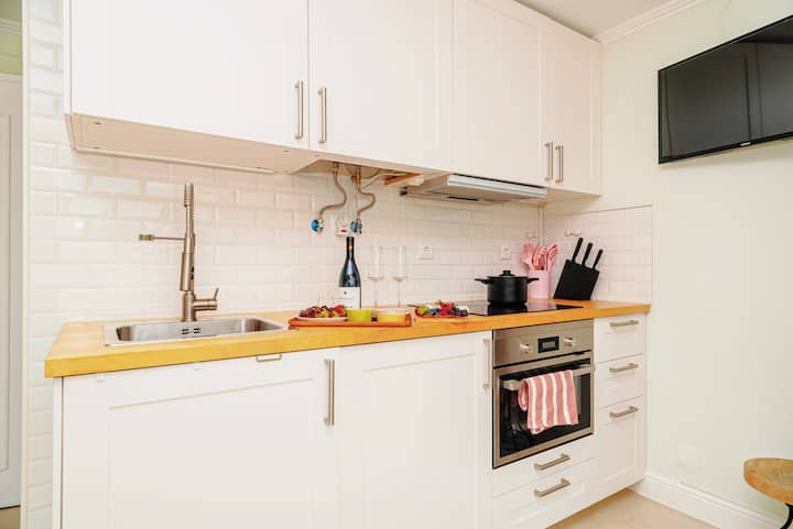 Private Studio W/ Pool & Deck | Near Beach & Train - Estoril