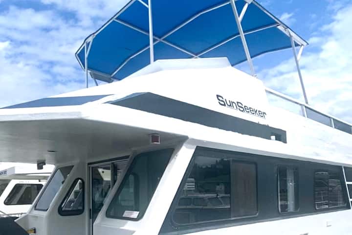Sunseeker - Houseboat - Lake Cowichan
