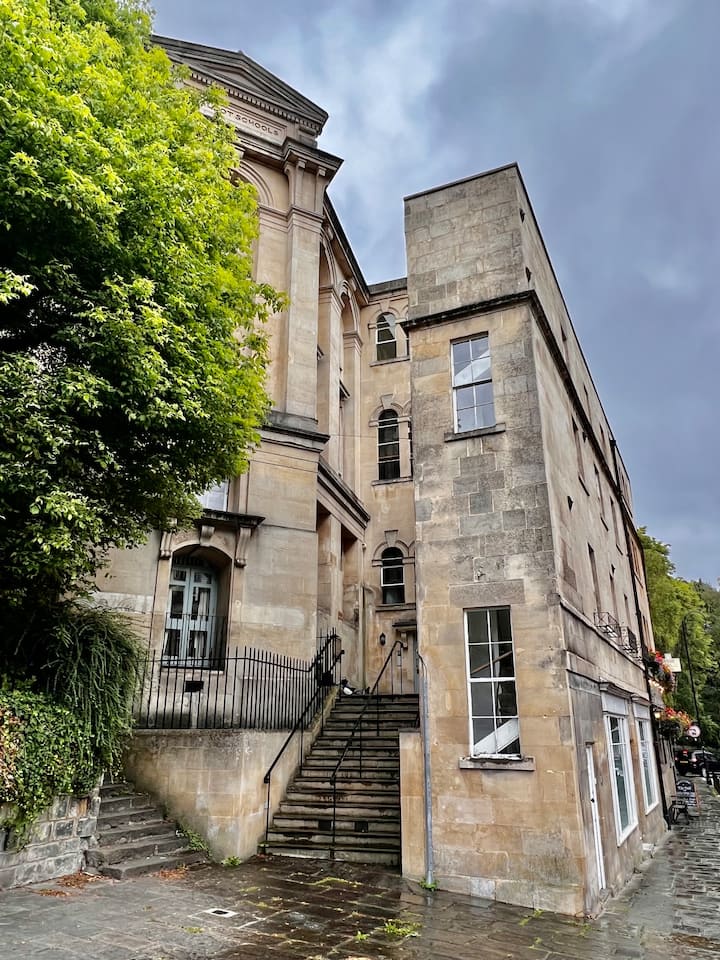 Vineyards. Central Bath Two Bedroom Apartment - Bath