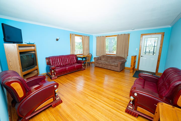 Cozy 2 Bedroom House - Campbellford