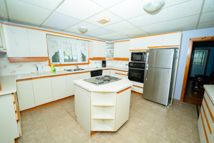 Cozy 2 Bedroom House - Campbellford
